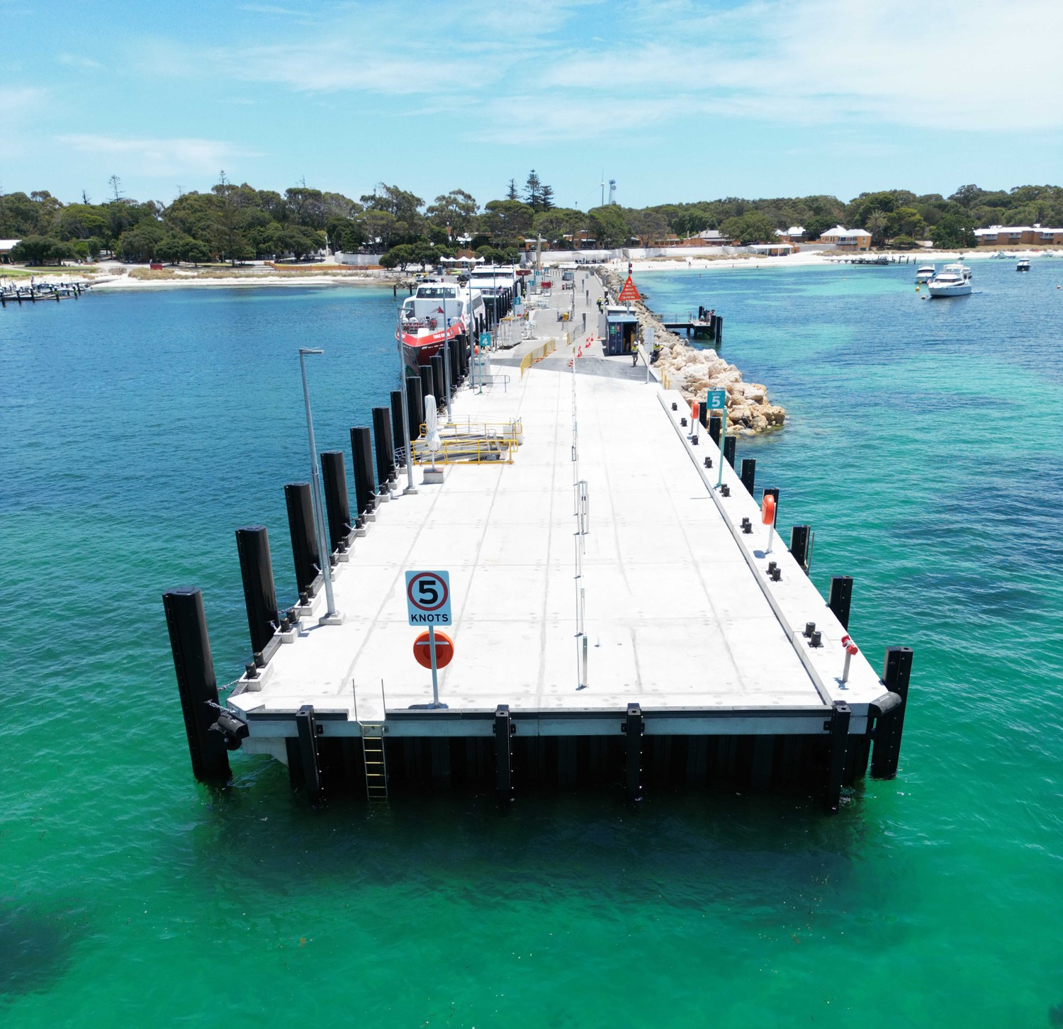 AMC 1 Wharf Extension and New Finger Wharf | Geomarine